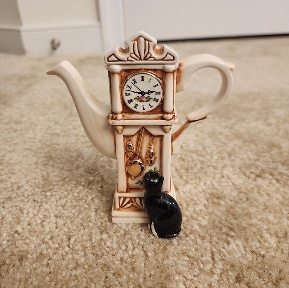 cardew | Accents | Cardew Design Teapots Grandfather Clock With Black ...